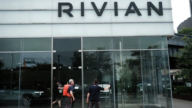 Rivian Rallies 8% as Tesla, Nio Stall: R2 Launch and Software Growth in ...