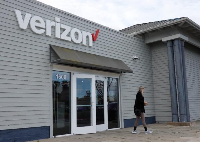 Wall Street Tells Scared Investors To Buy Verizon Stock - 24/7 Wall St.