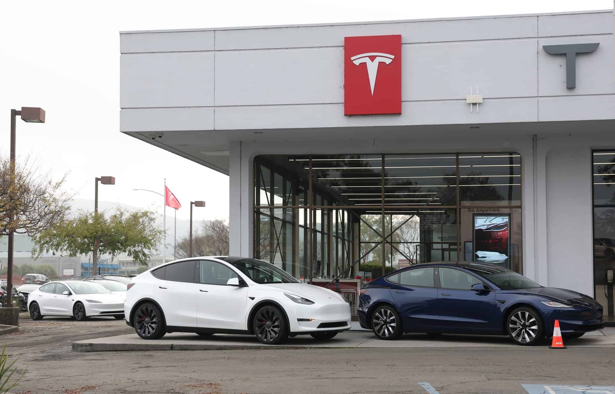 Tesla Drops 4% as EV Demand Fears, SpaceX IPO Uncertainty, April 22 ...