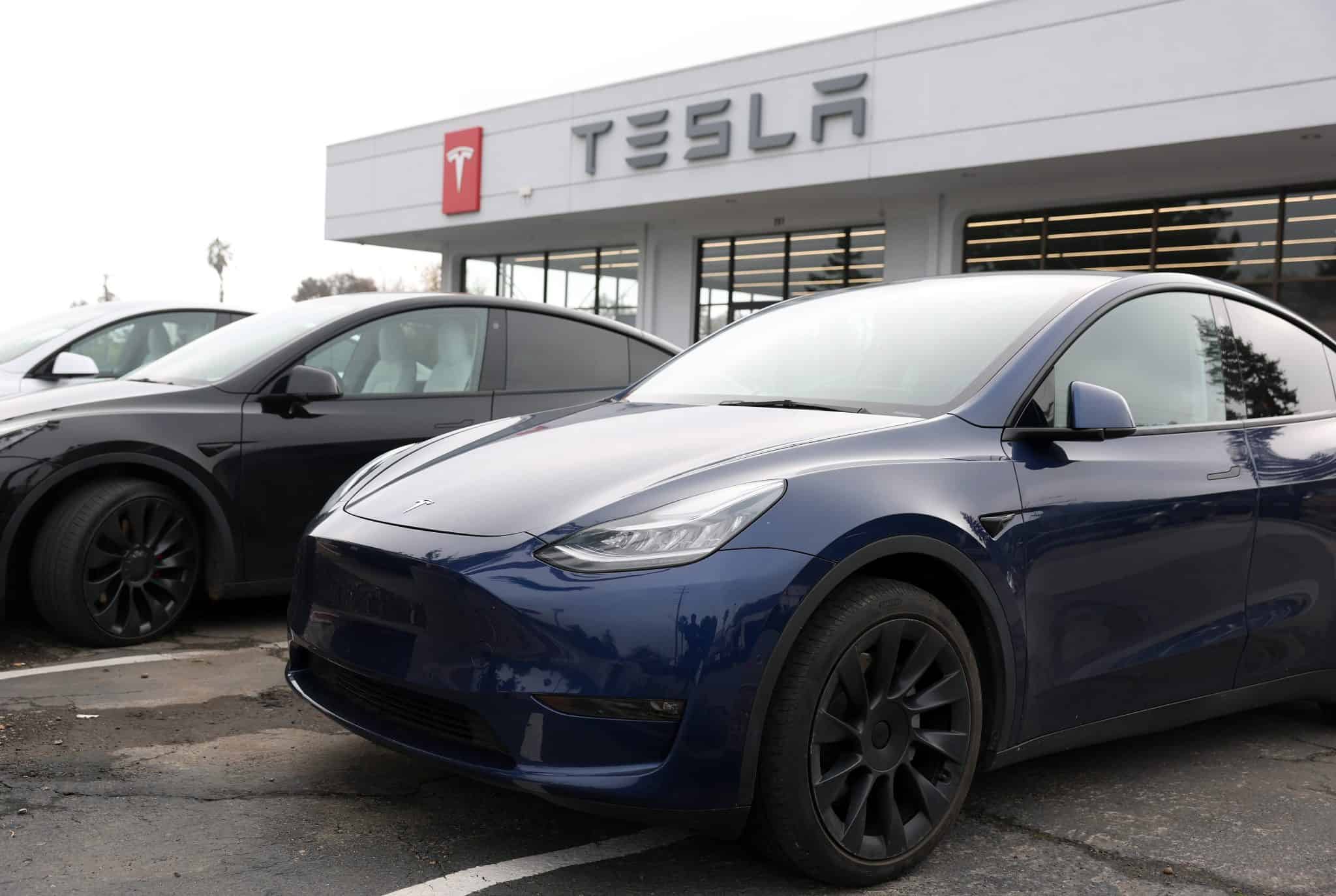 Tesla's Next Move: Why Analysts See Either $500 or $350 Ahead - 24/7 ...