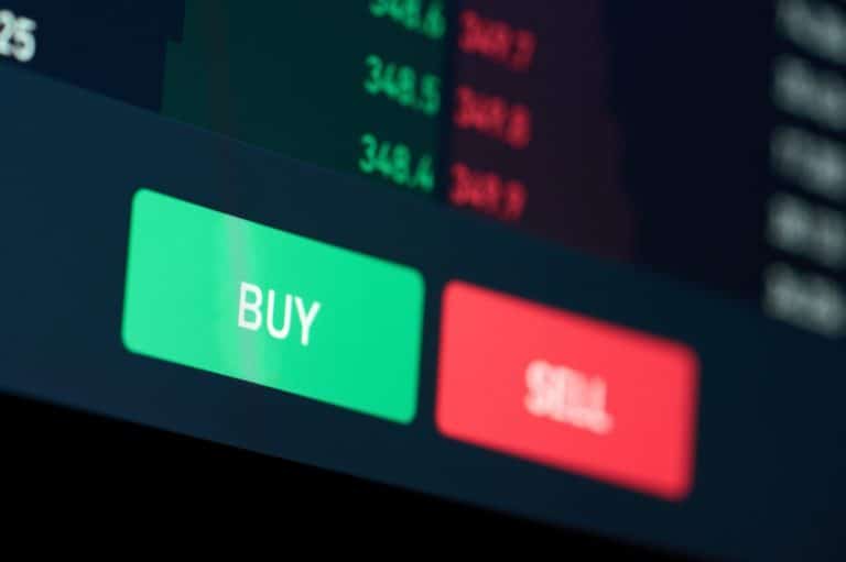 Wall Street Refuses to Blink: 2 Healthcare Stocks at 52-Week Lows That ...